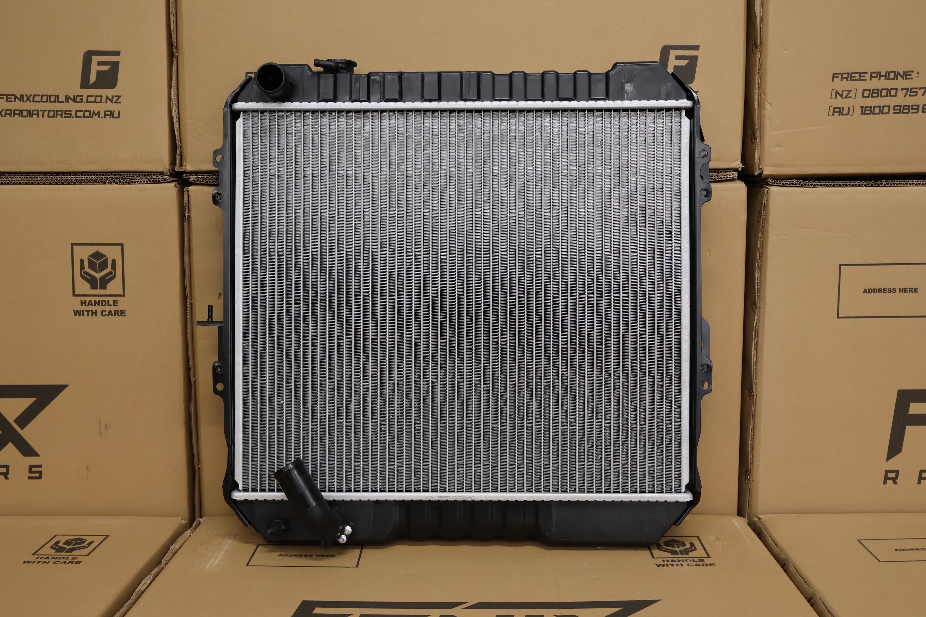 Toyota Hilux LN86 Radiator (NOV/1982 - DEC/1997). — fenixautoparts