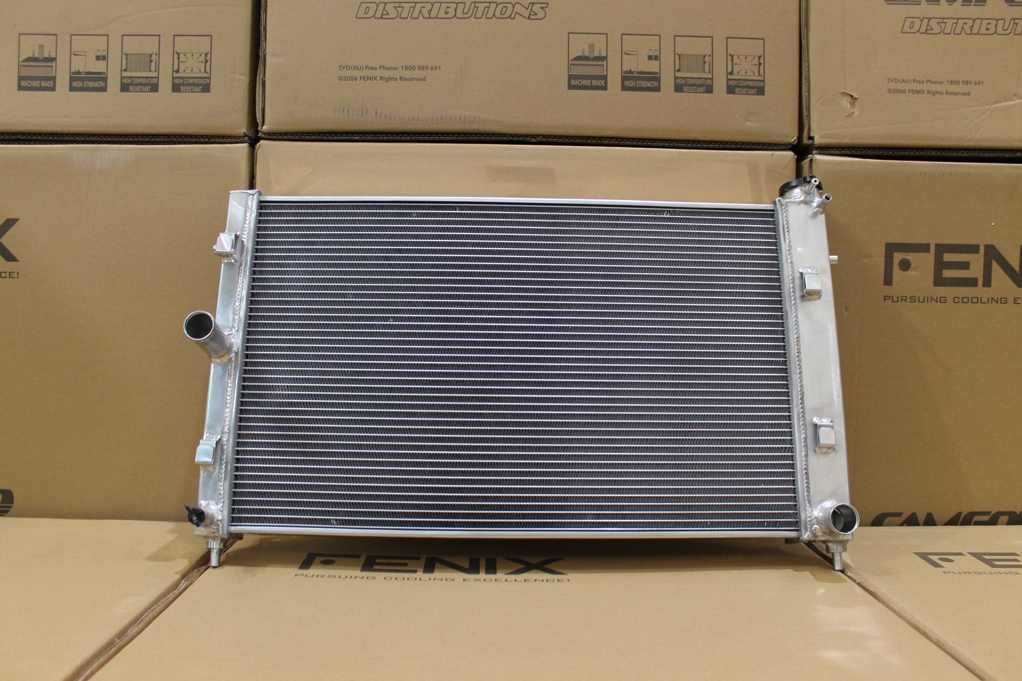 Holden VZ Commodore V8 Full Alloy Performance Radiator. — fenixautoparts